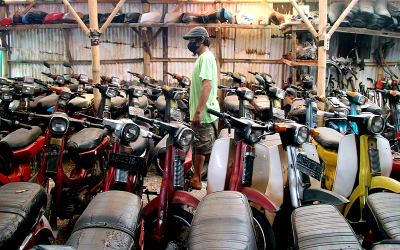 Gudang Motor-Motor Jadul di Tangsel