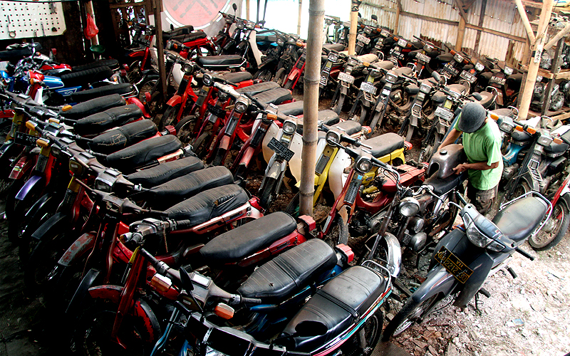 Gudang Motor-Motor Jadul di Tangsel