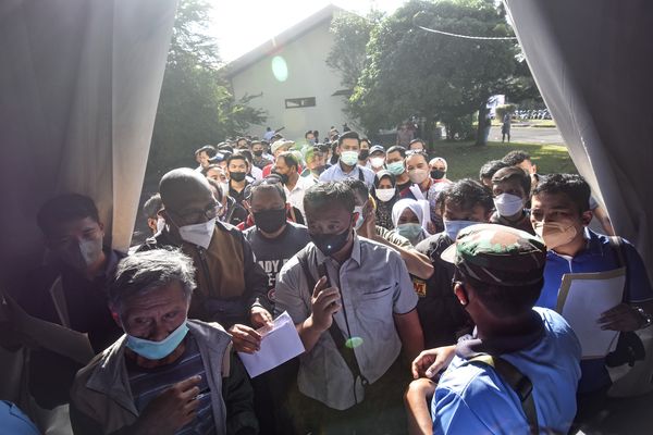 Ramai-ramai Nonton MotoGP Mandalika, Antrean Mengular Ratusan Meter Ramai-ramai Nonton MotoGP Mandalika, Antrean Mengular Ratusan Meter