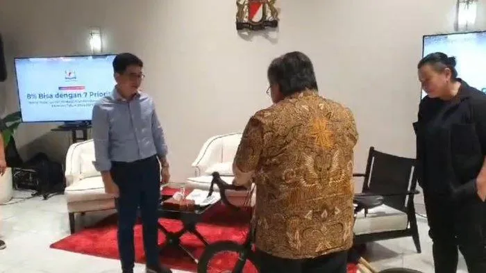 Momen Arsjad Rasjid Gembira Dihadiahi Sepeda Balap dari Bambu