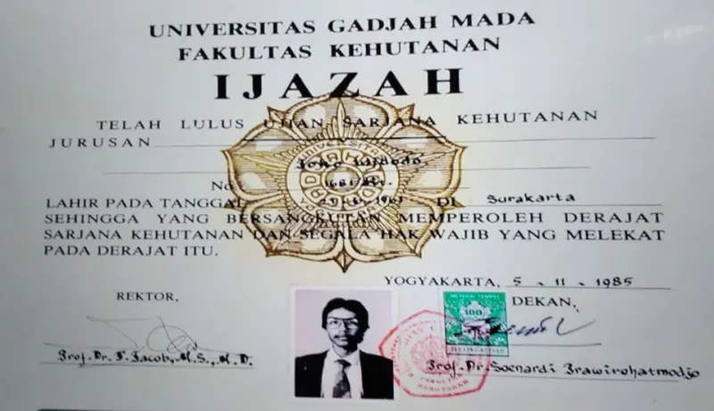 Simak, Ini Penampakan Ijazah Jokowi Vs Hari Mulyono yang Disebut Mirip