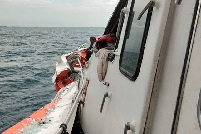 Sebabkan Kerusakan Karang, Kapal Ocean Princess Dilarang Keluar NTT