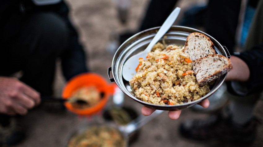 5 Jenis Masakan yang Cocok Disantap Saat Mendaki Gunung